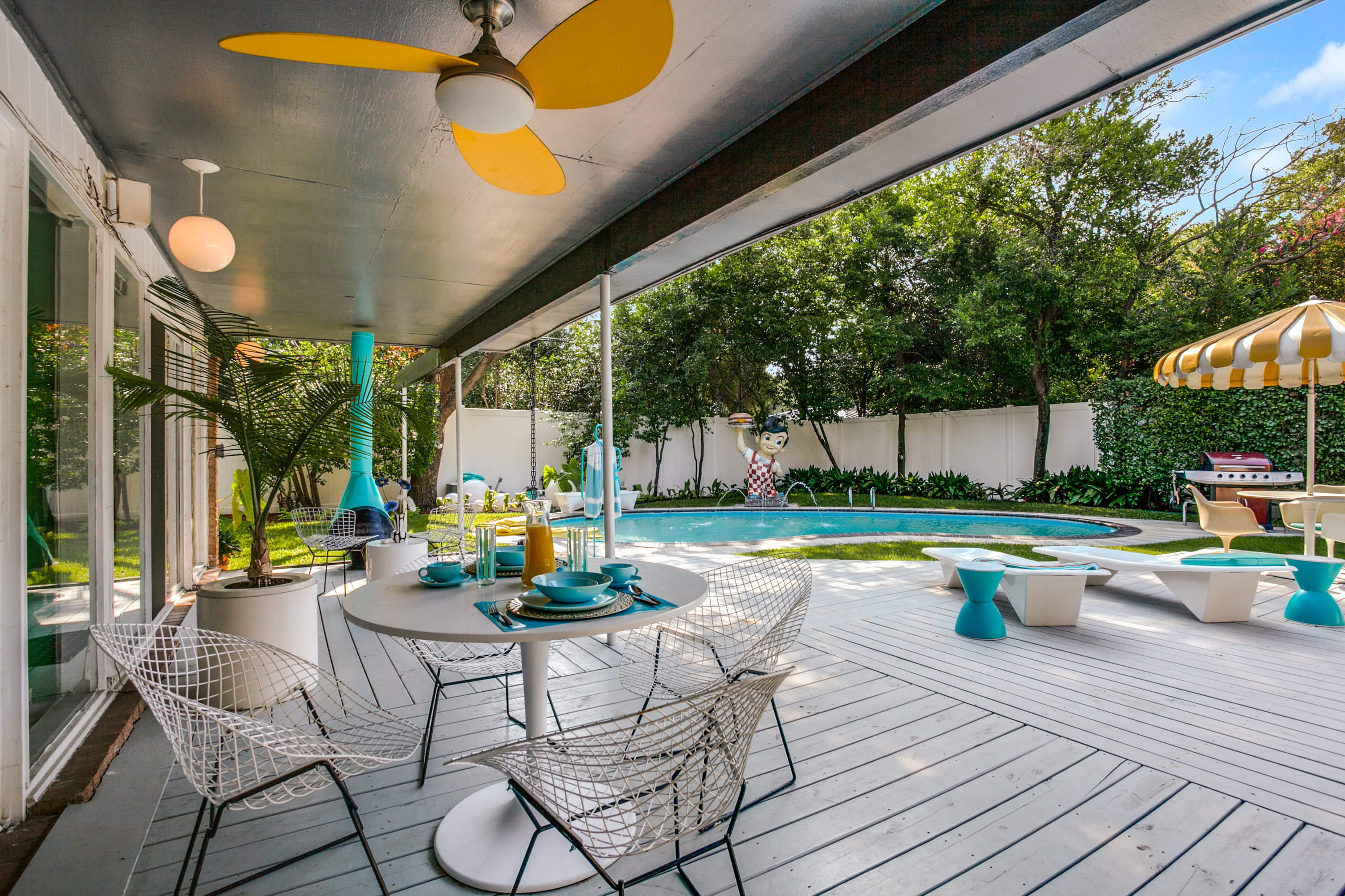 8 Stylish Mid-Century Modern Backyards