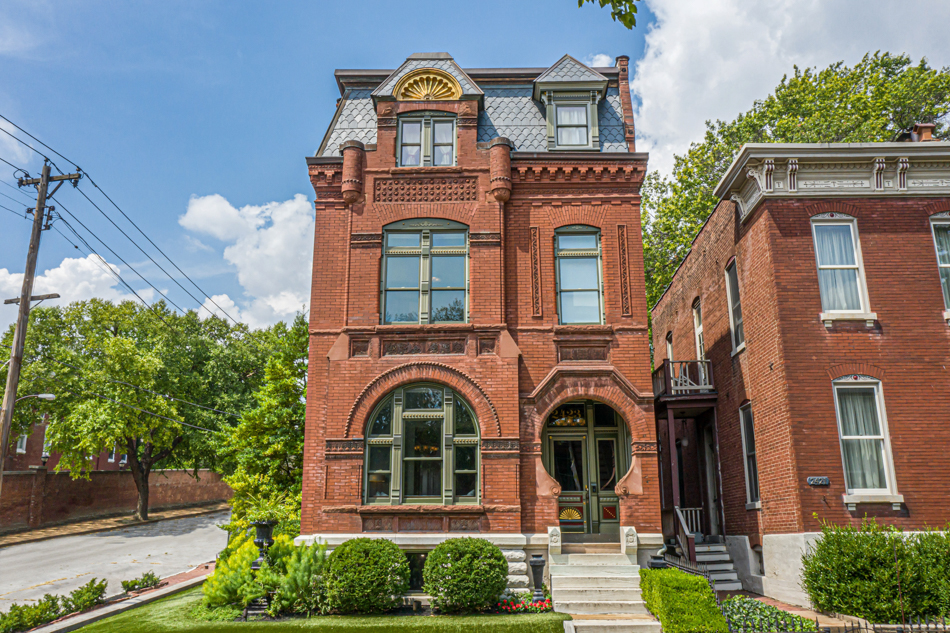The "Keyhole House" in Soulard | 2423 South 13th Street