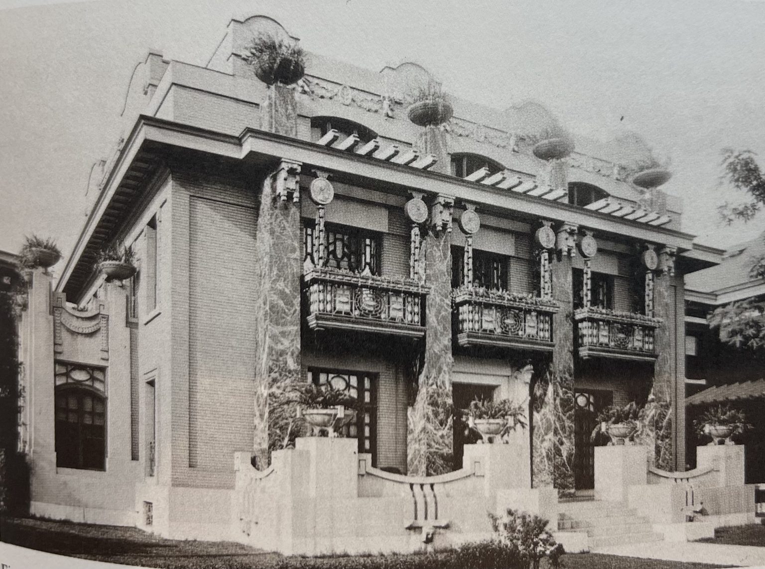 George Hellmuth's Mark On Hortense Place