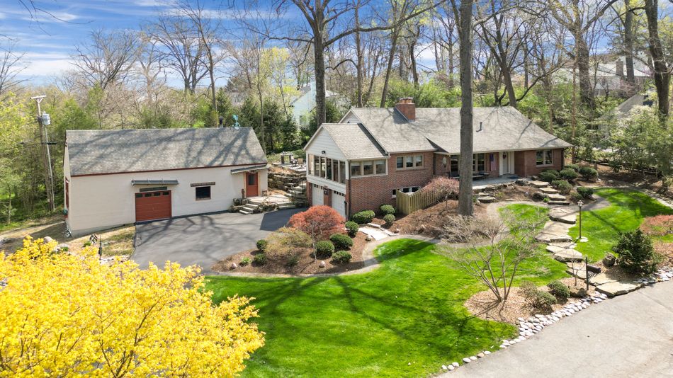 Peaceful and Private Ladue Abode on 1+ Acre Lot | 4 Whitfield Lane