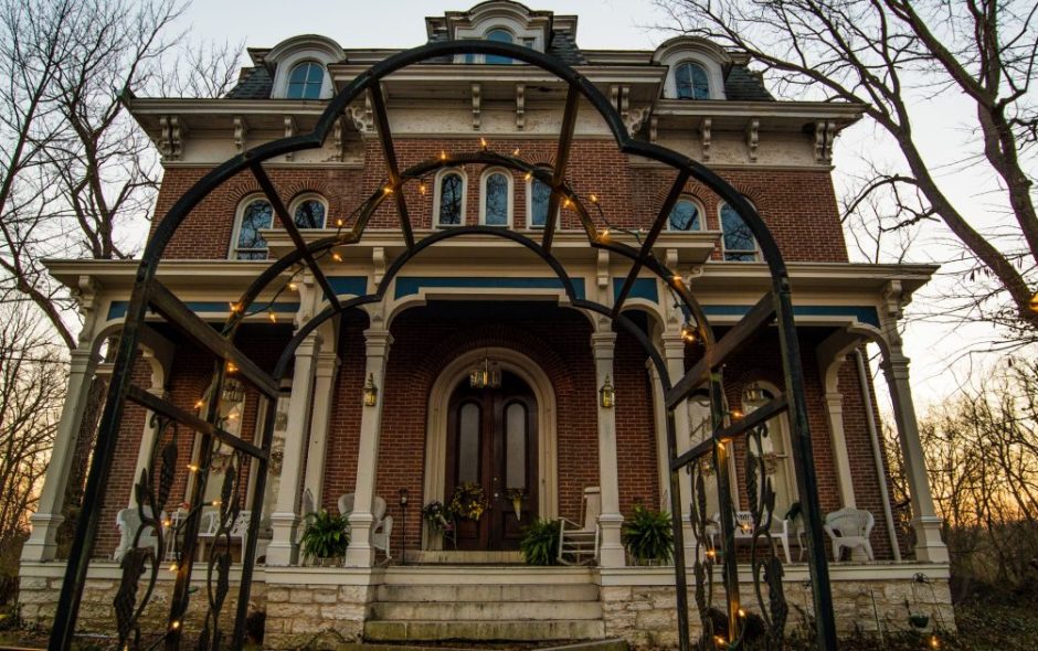 Explore the 8 Most Haunted Places Around St. Louis